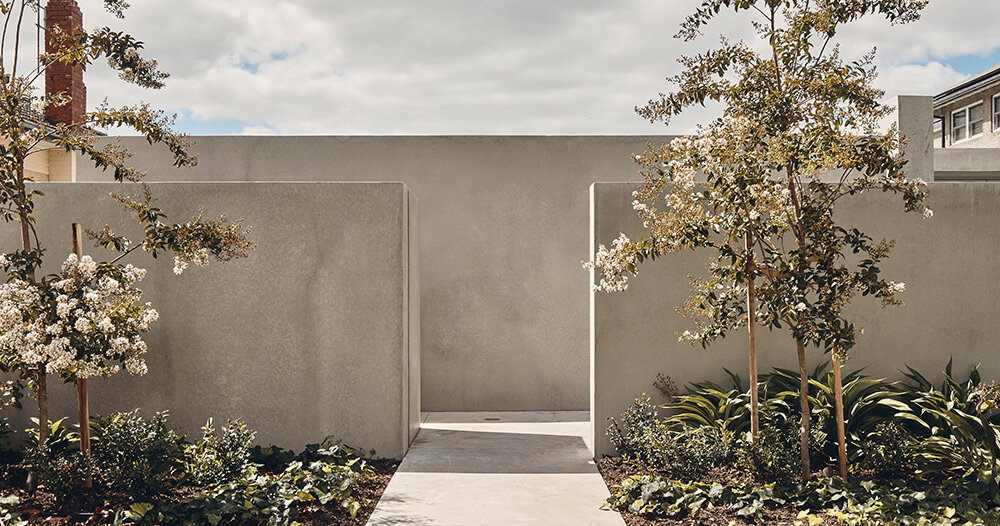 FGR architects' 'courtyard house' evokes a minimalistic labyrinth