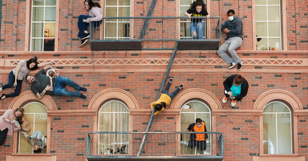 leandro erlich's dizzying 'the building' installation in new jersey
