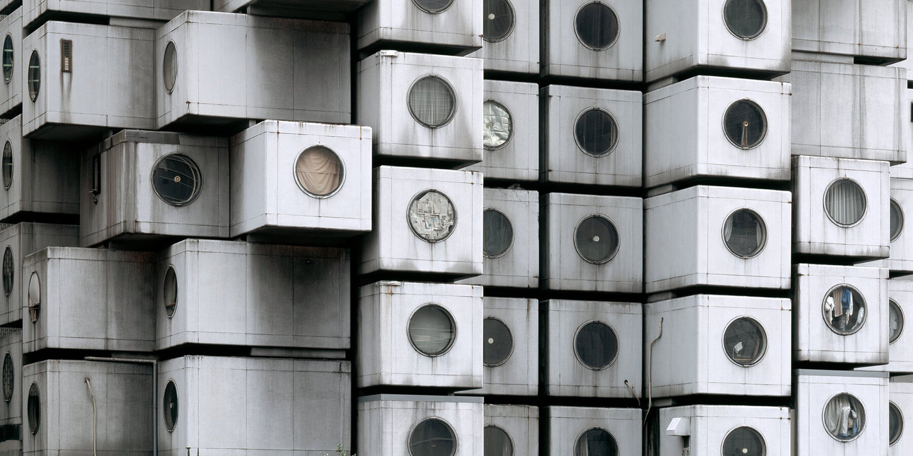 a capsule from tokyo's nakagin tower is landing at SFMOMA
