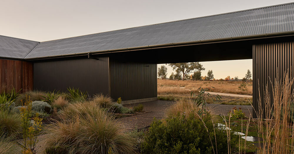 house in the dry: MRTN architects' garden oasis in arid australia