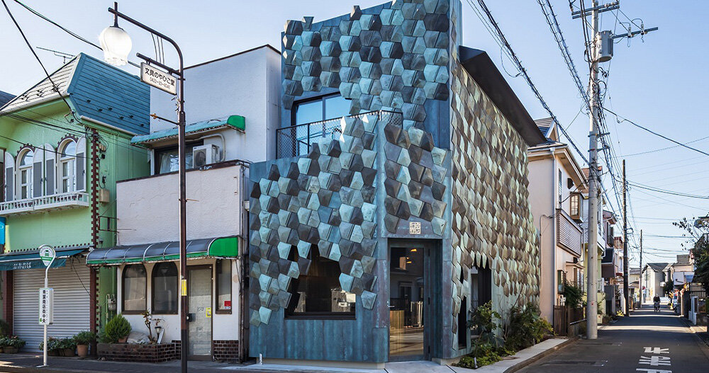 kengo kuma's tokyo café reuses shrine materials for origami facade