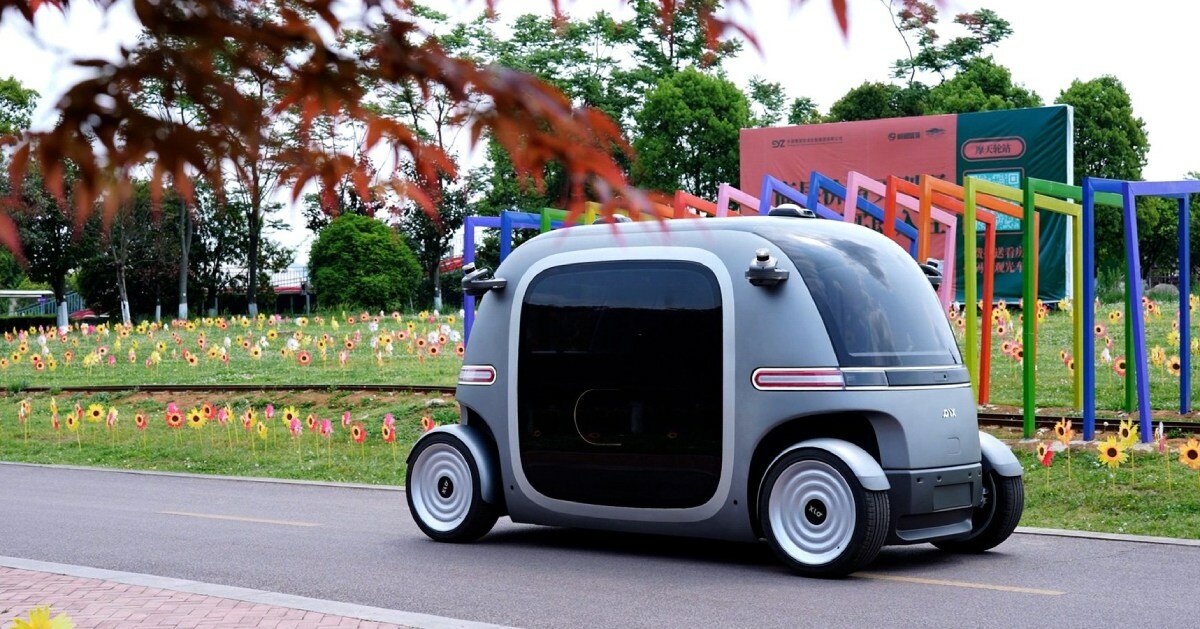 self-driving robobus transforms from vehicle to gym, library, & more