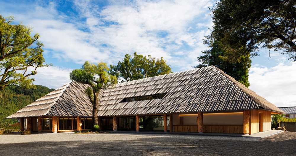 kengo kuma's timber louvers echo thatched roof of aoi aso shrine
