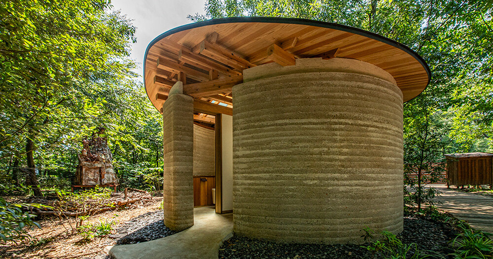 tono mirai architects sculpts rammed-earth TOILETOWA in japan