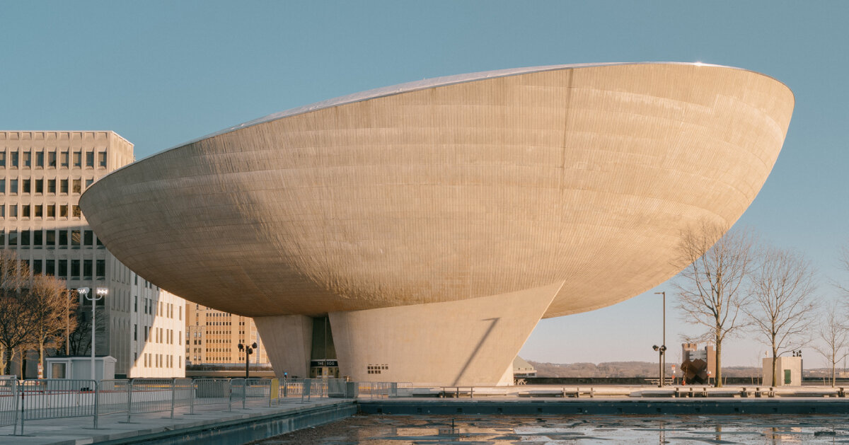 otherworldly urban landscapes in USA find focus in owen davies' light ...