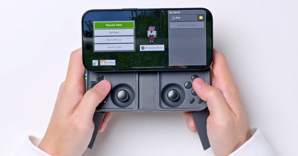 MCON’s attachable smartphone controller slides up for buttons