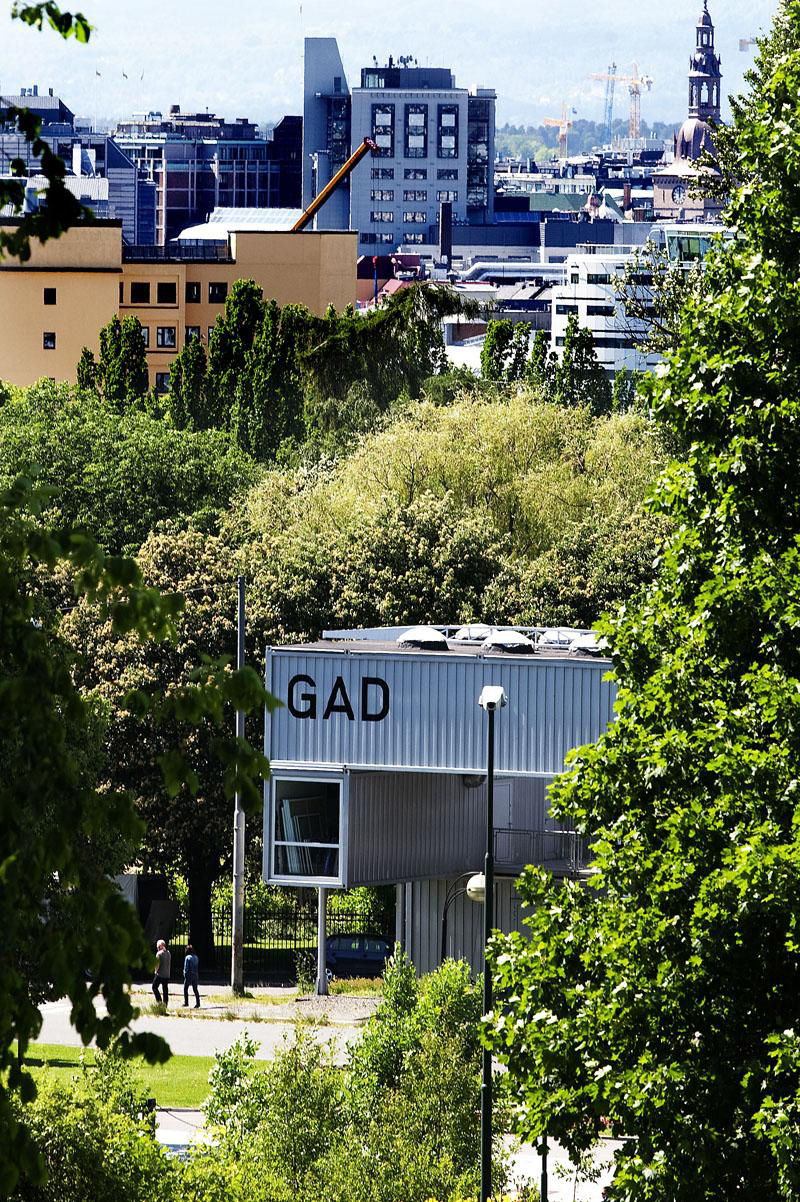 MMW architects: shipping container art gallery