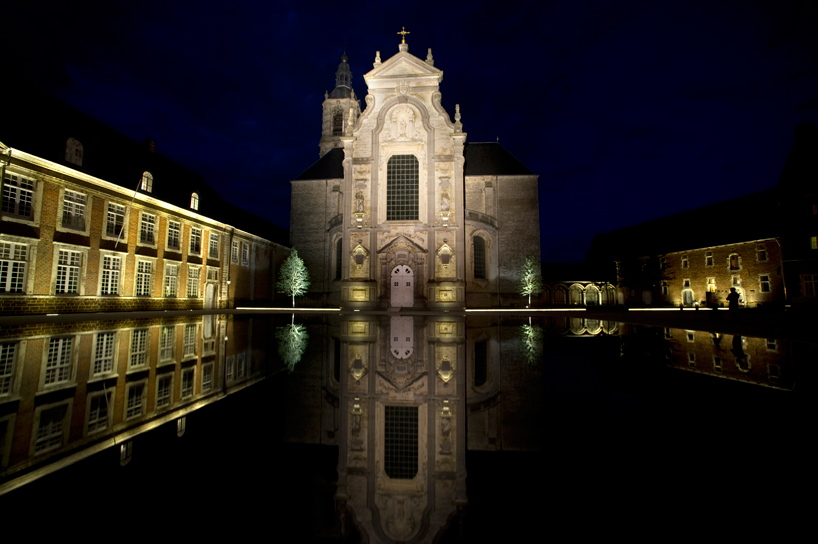 OMGEVING: averbode abbey square