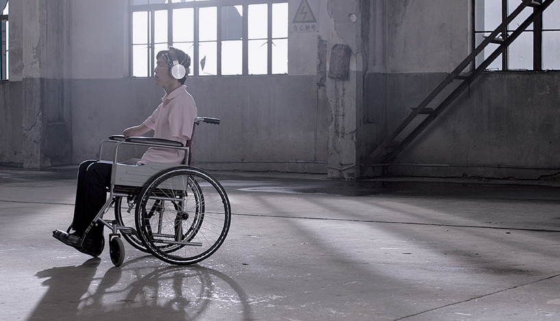 artist empowers people with disabilities through mind-generated paintings