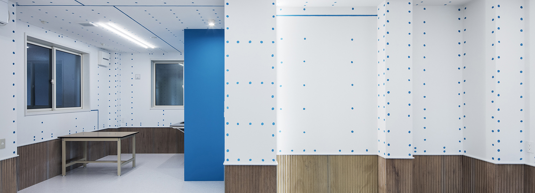 SESN peppers japanese showroom with blue dots and lines to express its ...