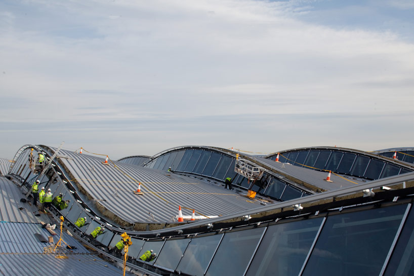 heathrow new terminal 2 features an undulating roof by LVA