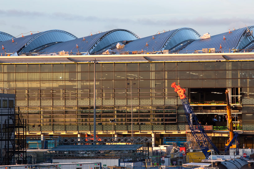 heathrow new terminal 2 features an undulating roof by LVA