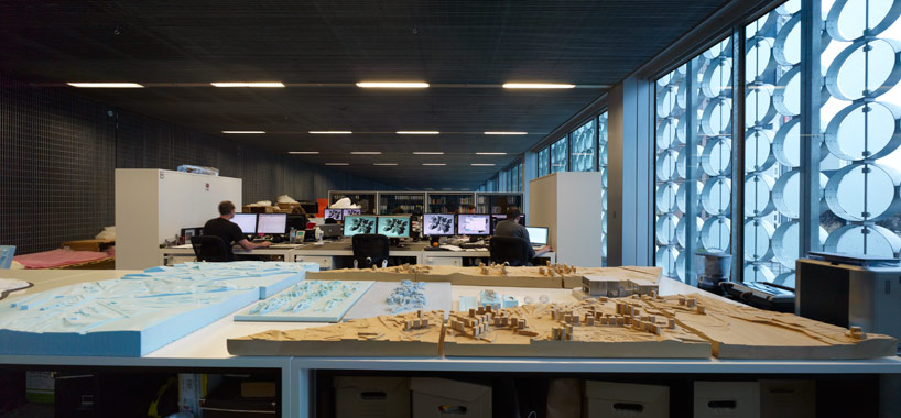 RMIT design hub sports an operable glass and steel facade : 네이버 블로그