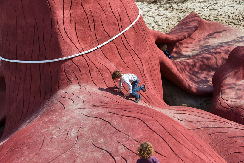florentijn hofman realizes giant climbable aardvark