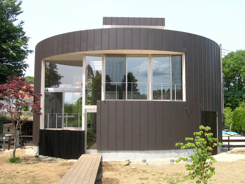 minoru masuda extrudes cylindrical weekend house in nasu