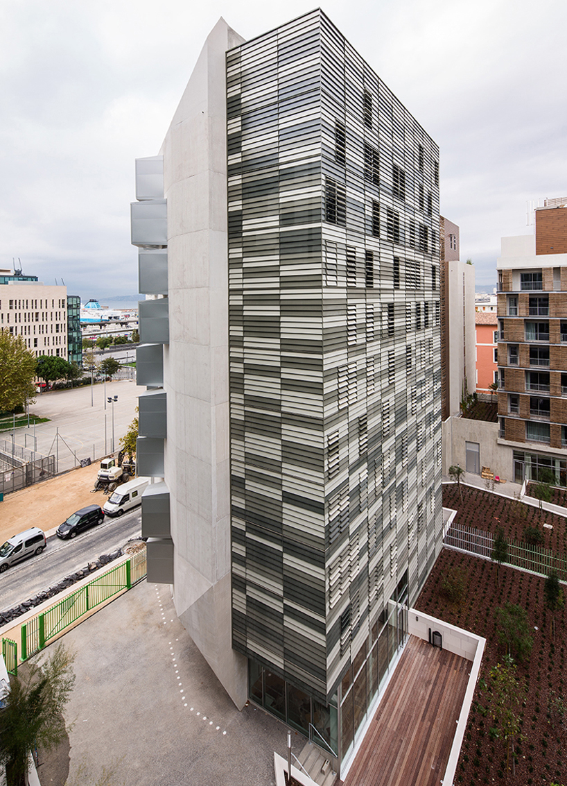 rémy marciano architects extrudes hotel B+B exterior in marseille