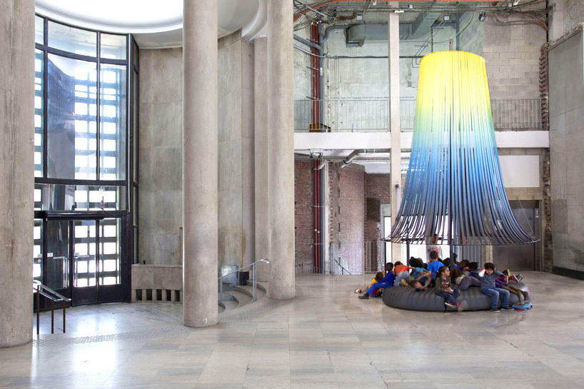 constance guisset's three conversations colors space with gradients