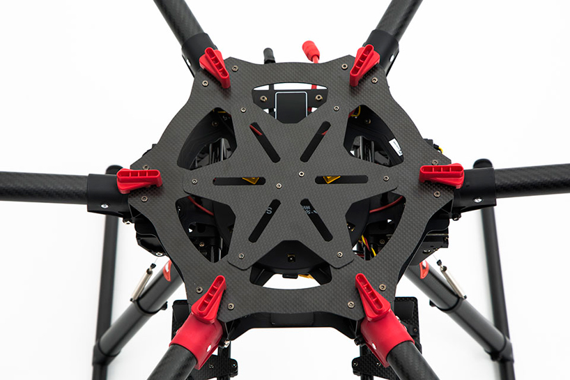 folding DJI spreading wings S900 is a carbon fiber photography drone