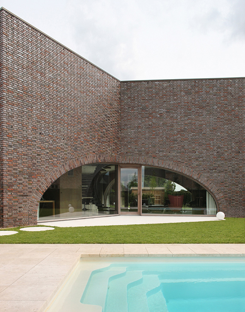 dieter de vos architecten forms triple brick arch house