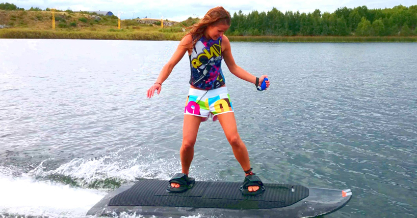 radinn electric powered wakeboard commanded by a wireless handcontrol