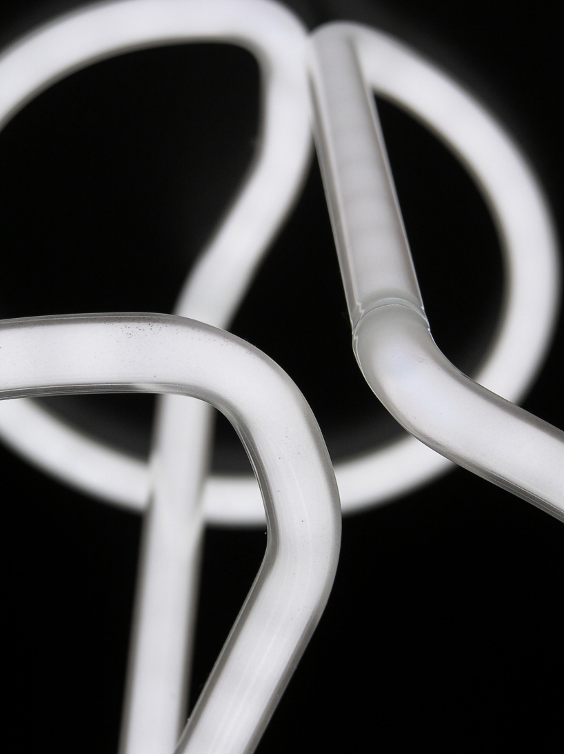 atelier dsgn shapes lamp neo-N from a single fluorescent tube
