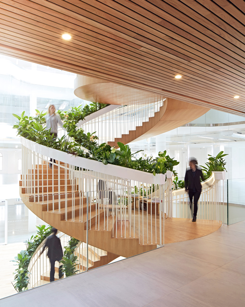 paul cocksedge spirals living staircase through ampersand's new london ...