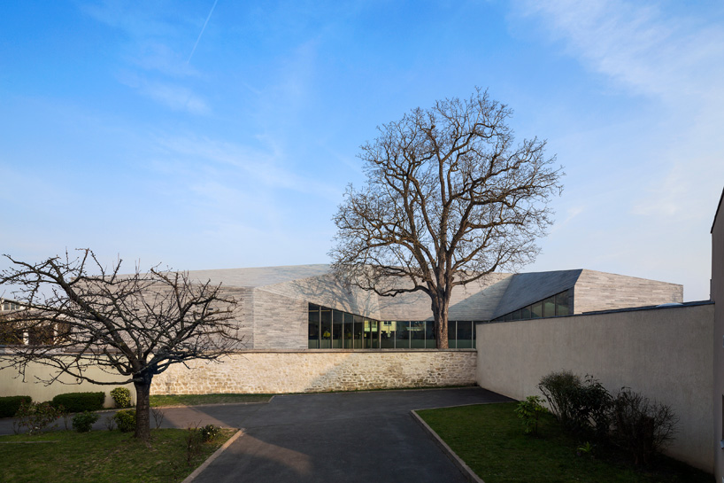 media library in bourg-la-reine by pascale guédot architecte