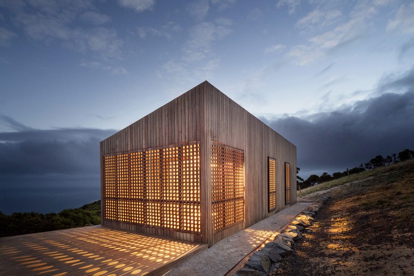 moonlight cabin by jackson clements burrows architects