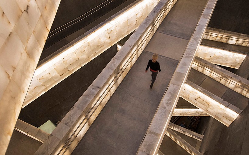illuminated ramps receive acclaim at canadian museum for human rights