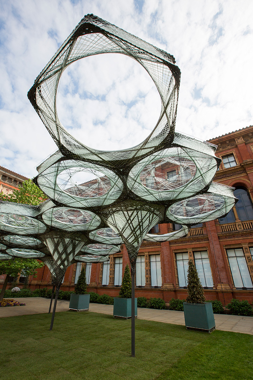 robots fabricate elytra filament pavilion at the V&A museum