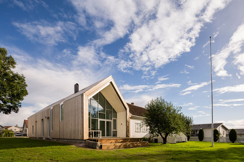 LINK arkitektur wraps contemporary gabled extension with kebony wood in ...