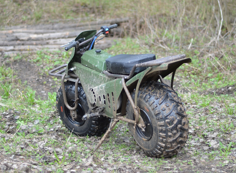 tarus 2x2 motorcycle on all-terrains and folds in a suitcase