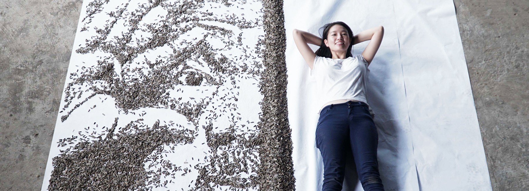 red hong yi spreads 20,000 seeds across a canvas to create a larger ...