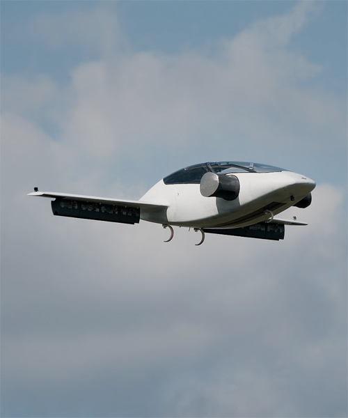 the lilium electric aircraft takes its maiden flight