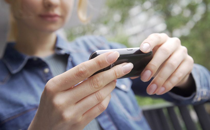 jelly, world's smallest 4G smartphone, pops perfectly in your pocket