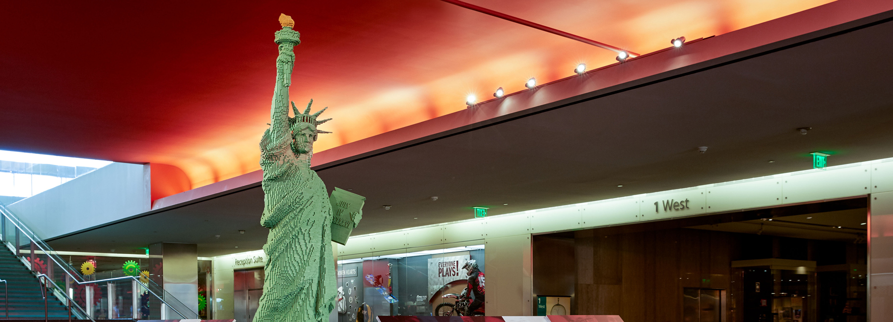 9 foot LEGO statue of liberty greets visitors into national museum of ...