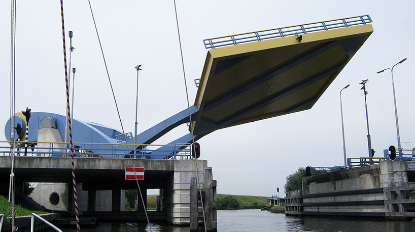 10 amazing movable bridges around the world