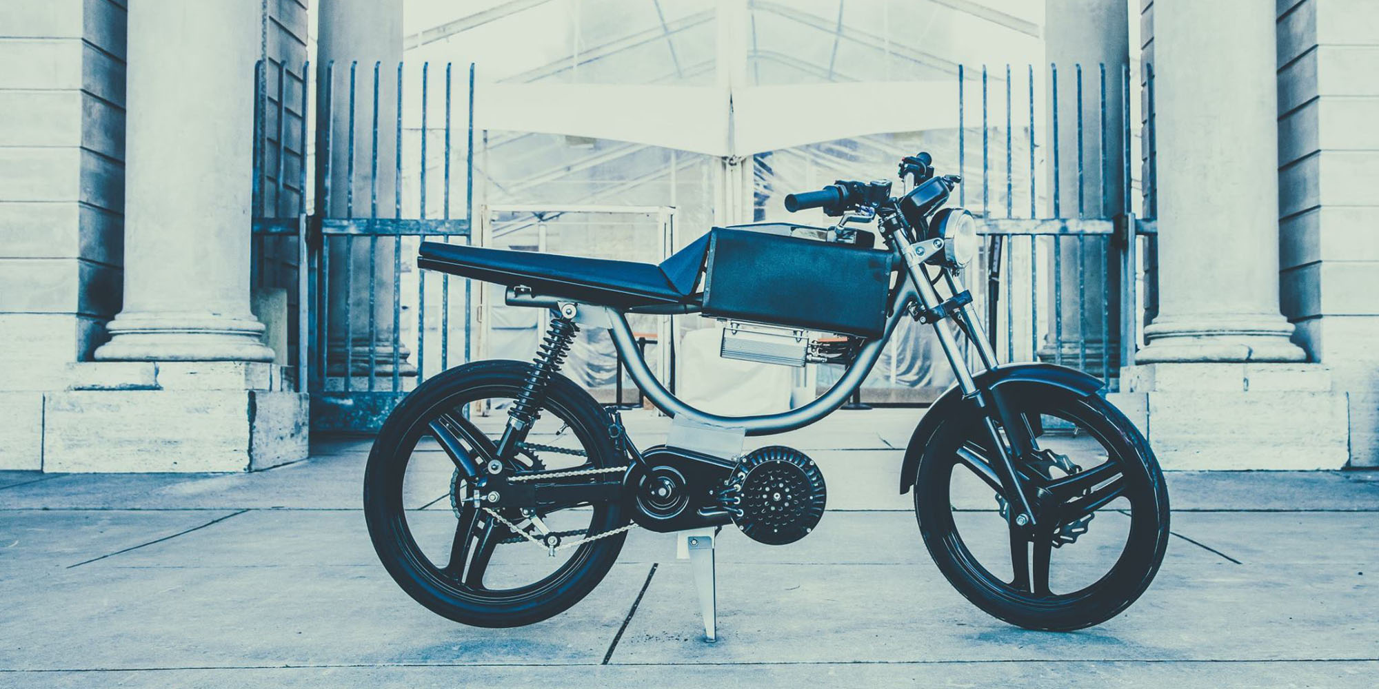 monday motorbikes M1 is a minimalist e-bike built for city commutes