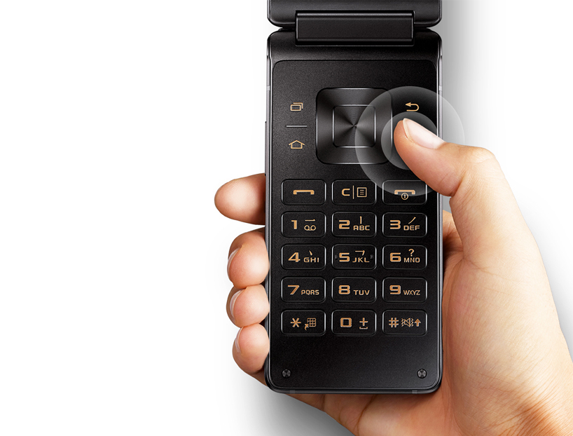 samsung leader 8 is a smart flip phone that references the noughties