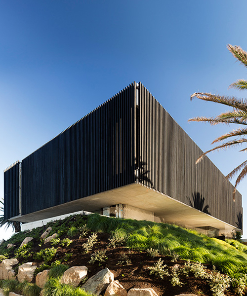 TILT invigorates melbourne's stokehouse with a bi-folding timber-clad ...