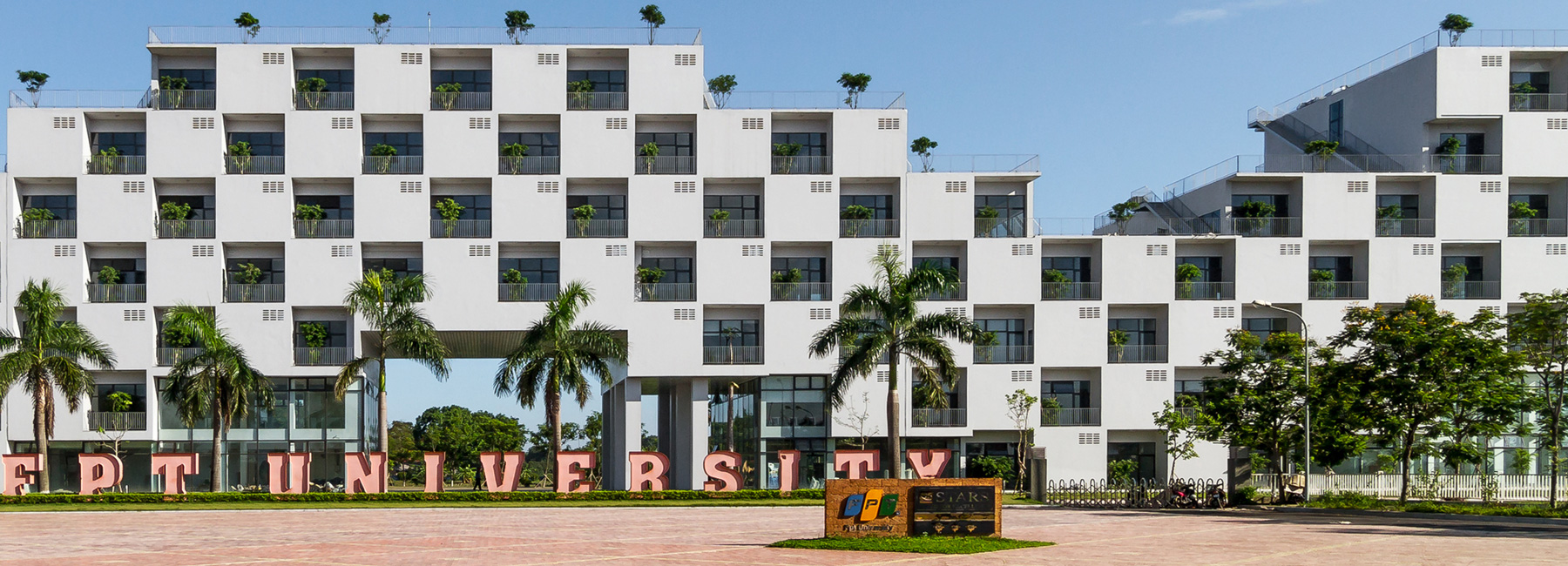 VTN architects completes FPT technology building in hanoi