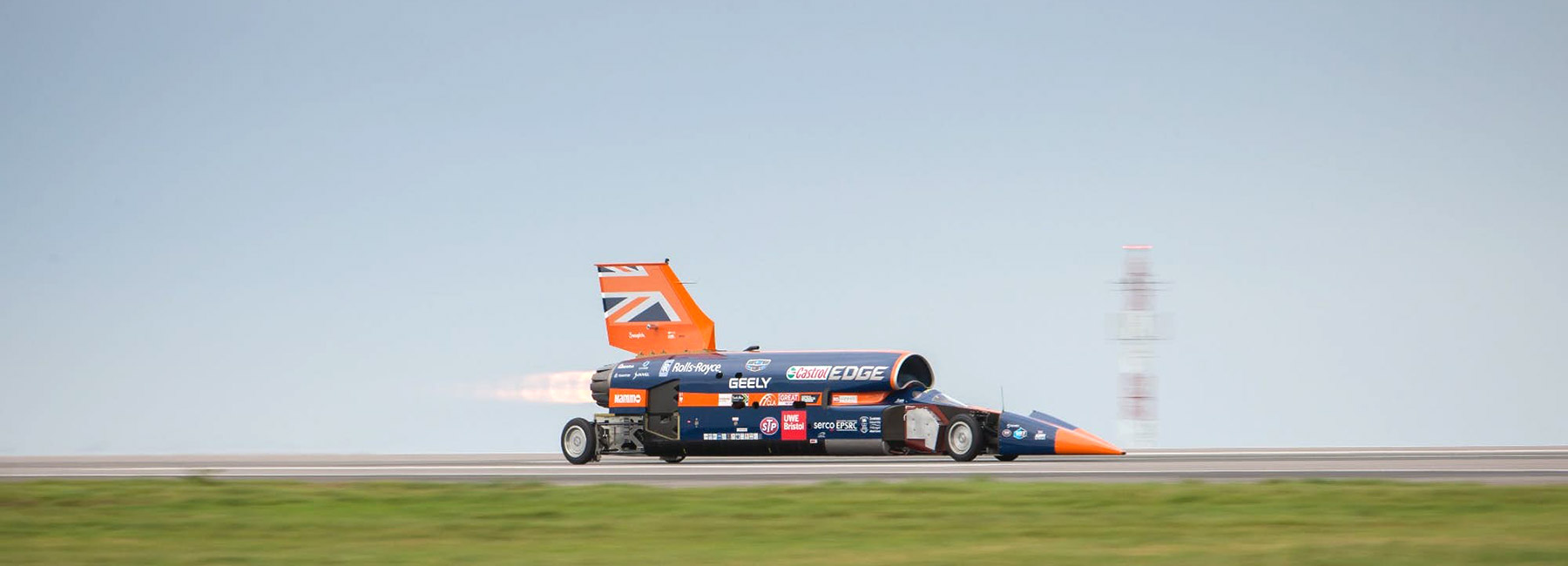 bloodhound SSC races the only supersonic car to travel faster than the ...