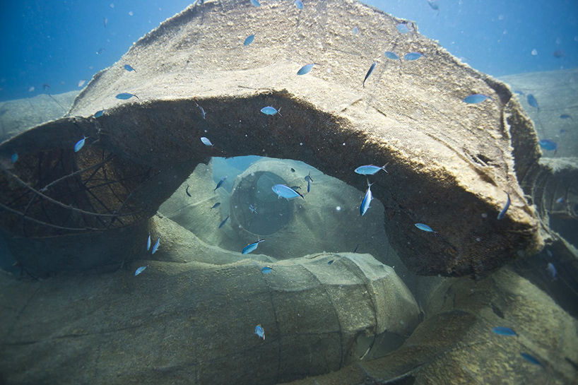 richard branson sinks 80-foot coral kraken for art relief reef