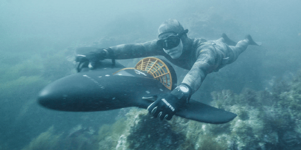 hoverjet's aquajet H2 underwater flying scooter lets divers fly beneath ...