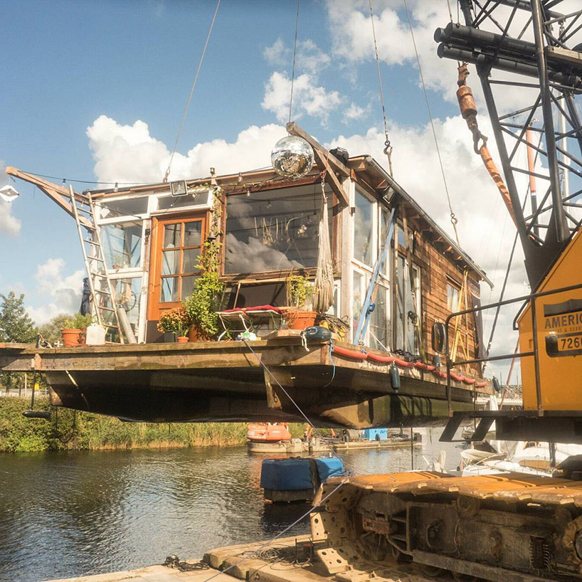 This adorable floating artist's studio was handmade. : r/CozyPlaces