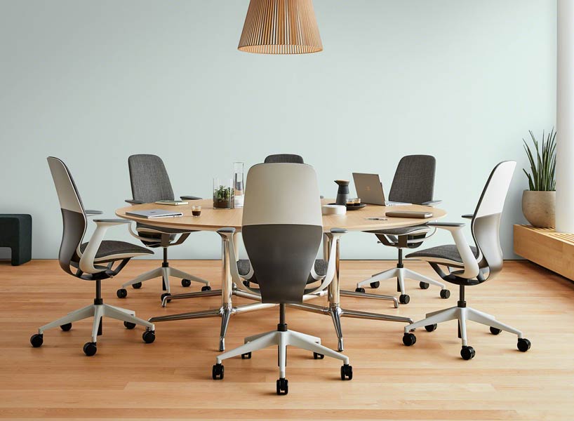 this material, combined with the sensuous curves of the design, allows ...