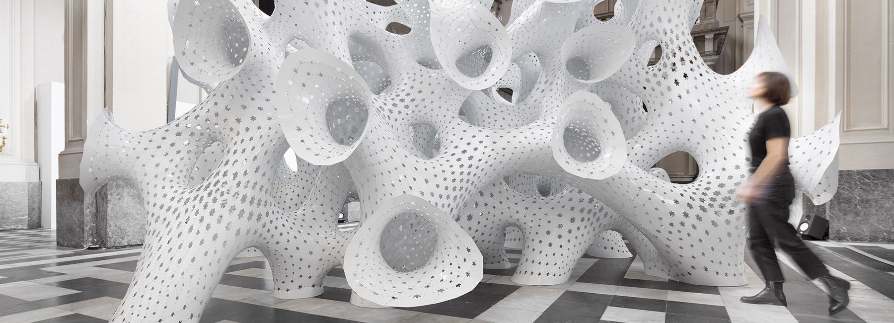 MARC FORNES / THEVERYMANY erects 'nonLin/Lin' pavilion in bruges
