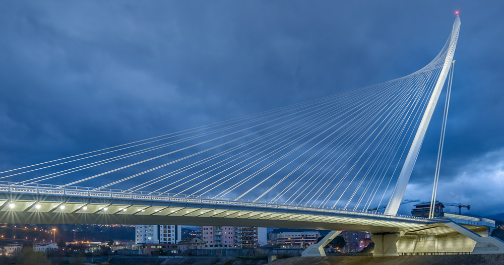 santiago calatrava's cosenza bridge connects two sides of a calabrian city
