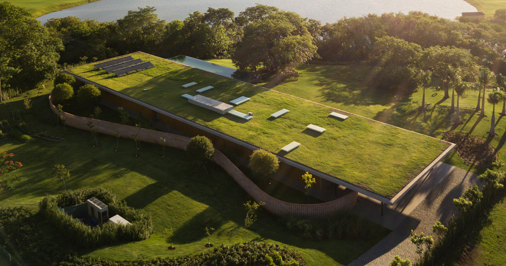 studio MK27 tops 'planar house' with an expansive green roof