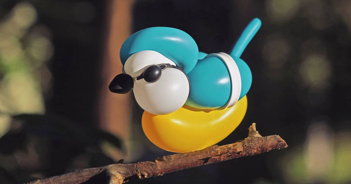 artist makes brilliant balloon sculptures of birds in the wild